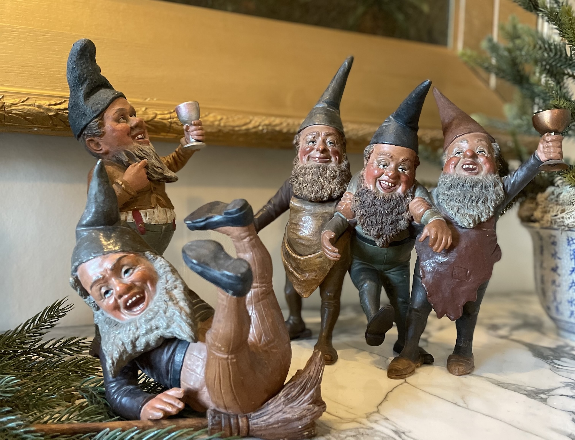 De har tomtar på loftet – ovanlig tomtesamling - Sydnärkenytt