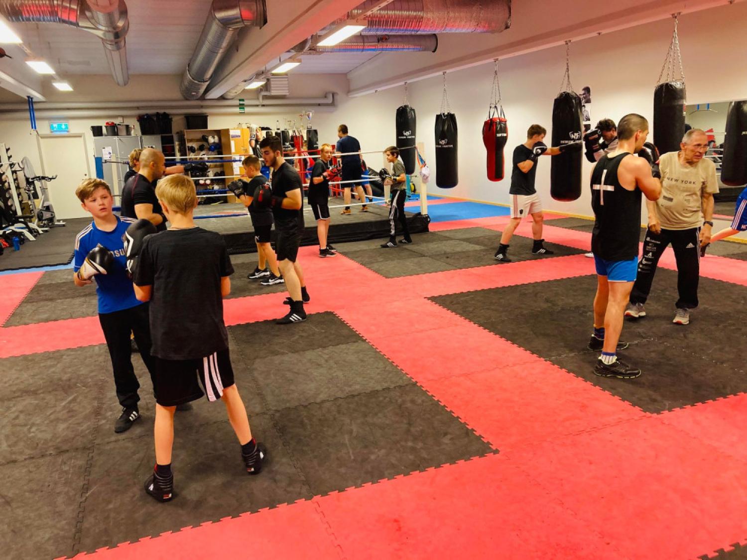BOXNING: Tävling i Kumla i helgen, nästan 50 anmälda - Sydnärkenytt