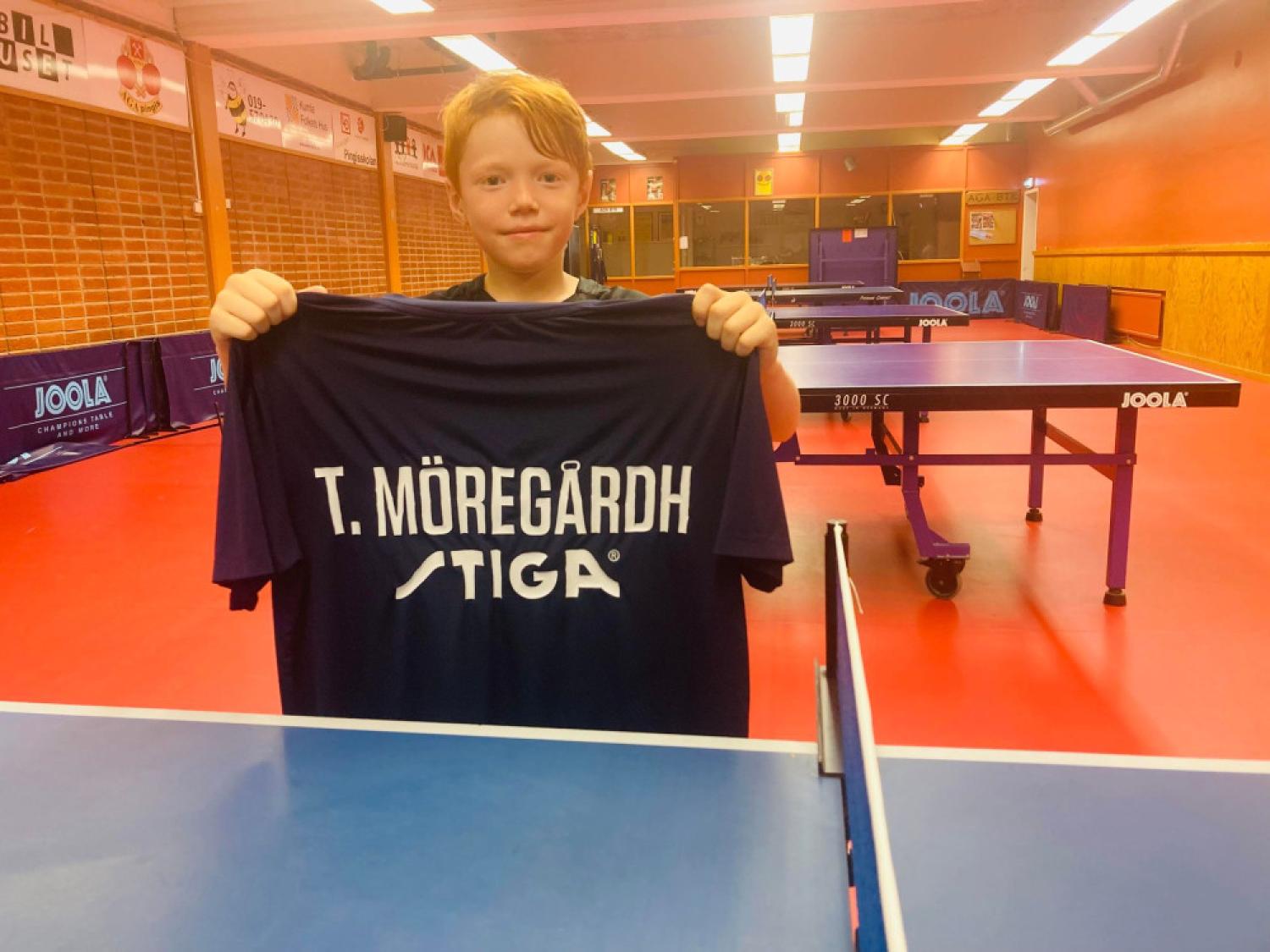 PINGIS: Viggo fick med sig Truls tröja hem till Kumla - Sydnärkenytt