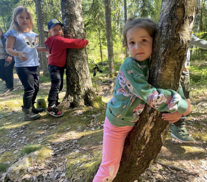 Skogsglädje med Skogsmulle i Hidingsta - Sydnärkenytt